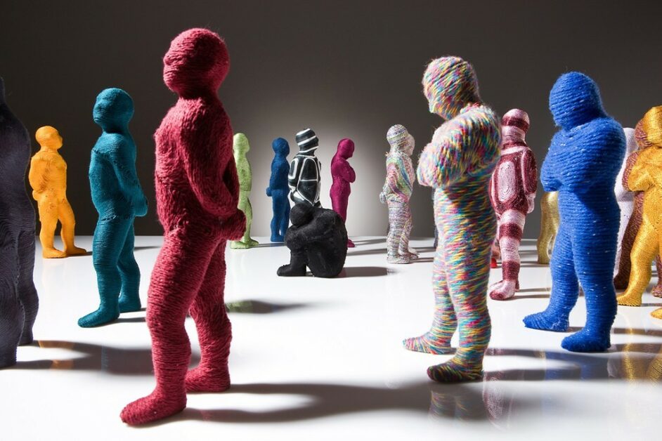 為什麼當意外發生時，旁觀者越多、願意伸出援手的人卻越少？──《哇賽心理學》 - PanSci 泛科學