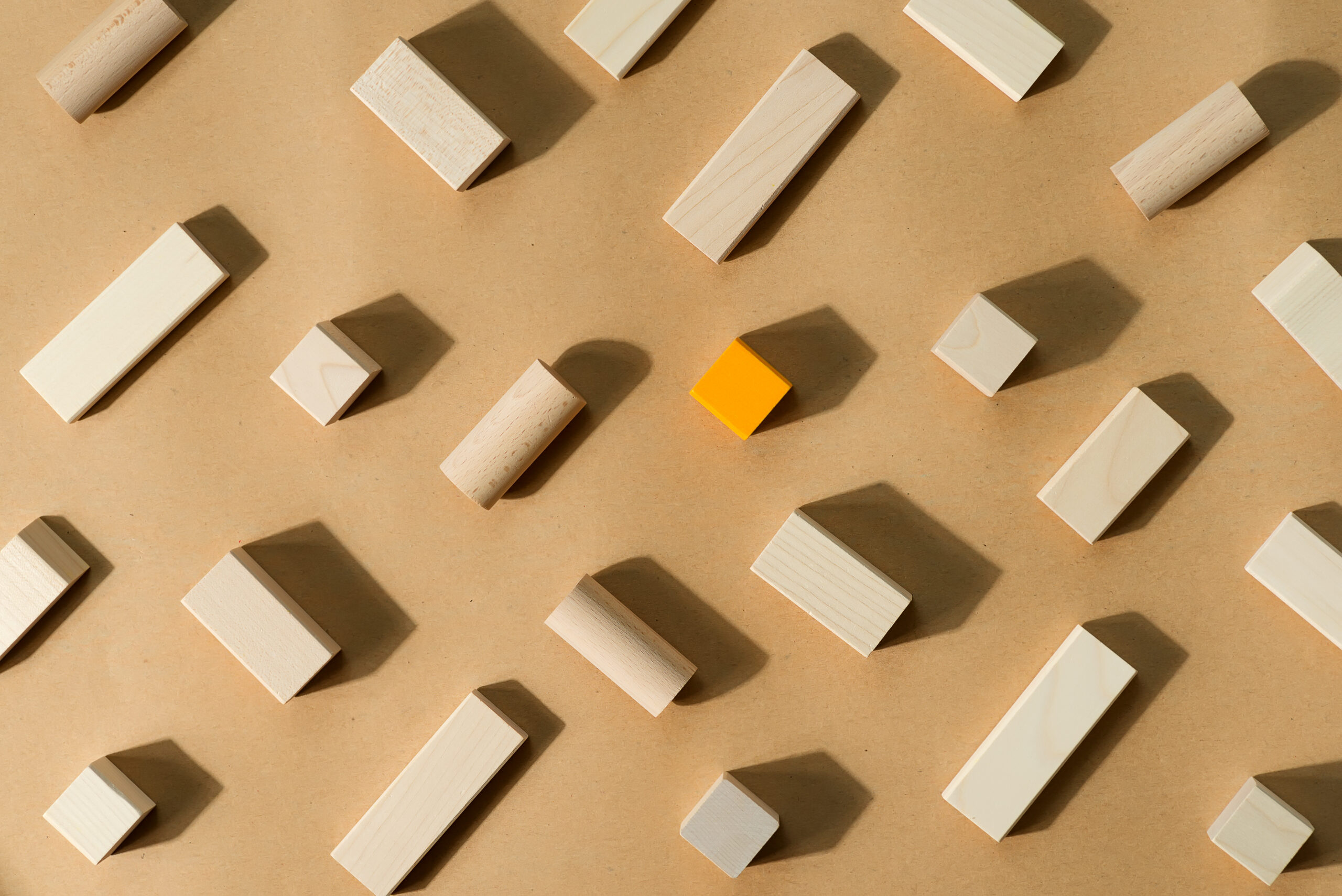 Constructor pattern from wooden blocks and cubes. - PanSci 泛科學