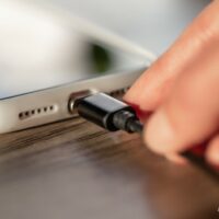 多功能又超便利USB Type-C顯示器，看似完美其實潛藏風險？ - PanSci 泛科學